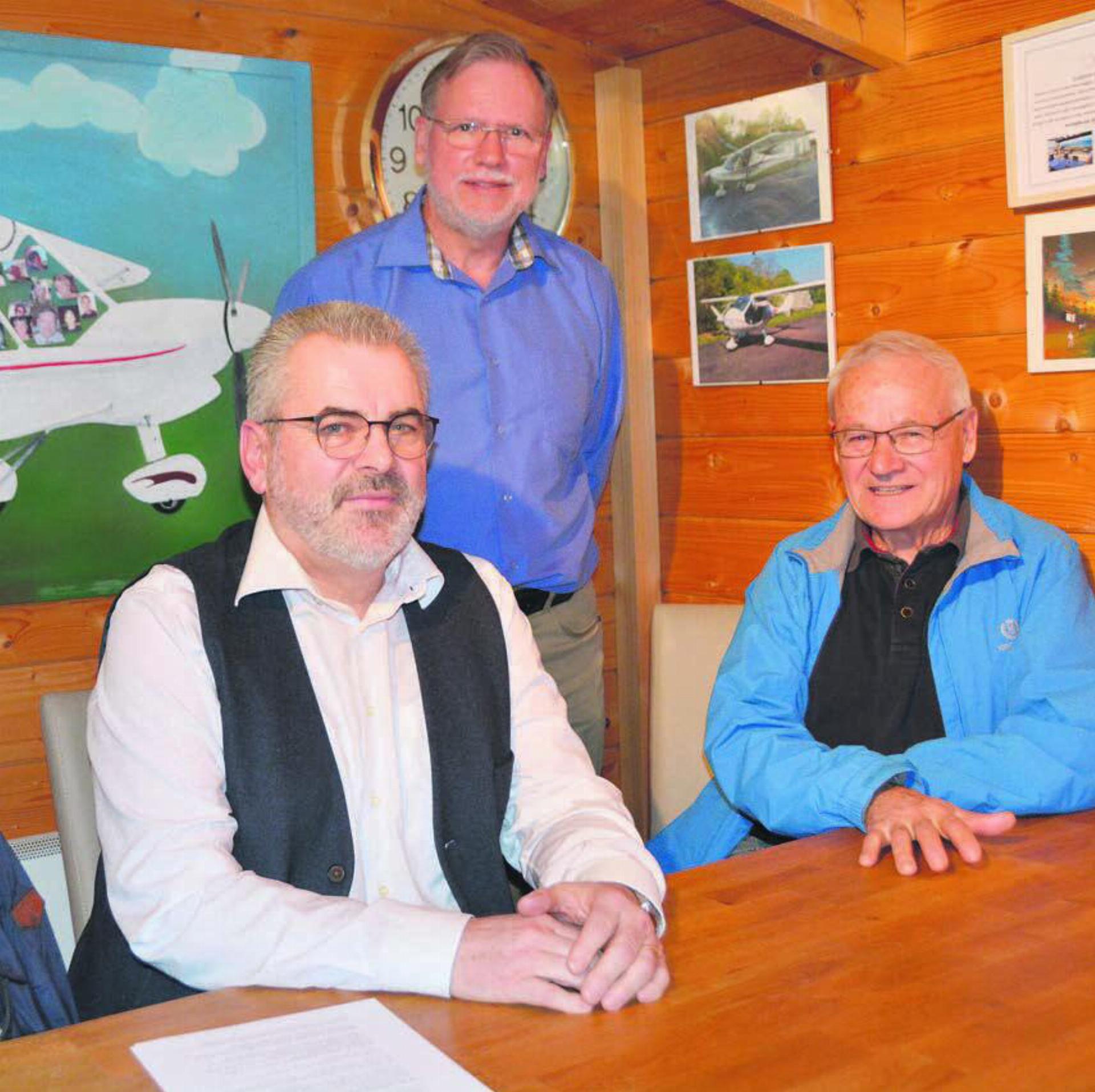 Die ehemaligen Küntener Behördenmitglieder (v.l.) Markus Staubli ...