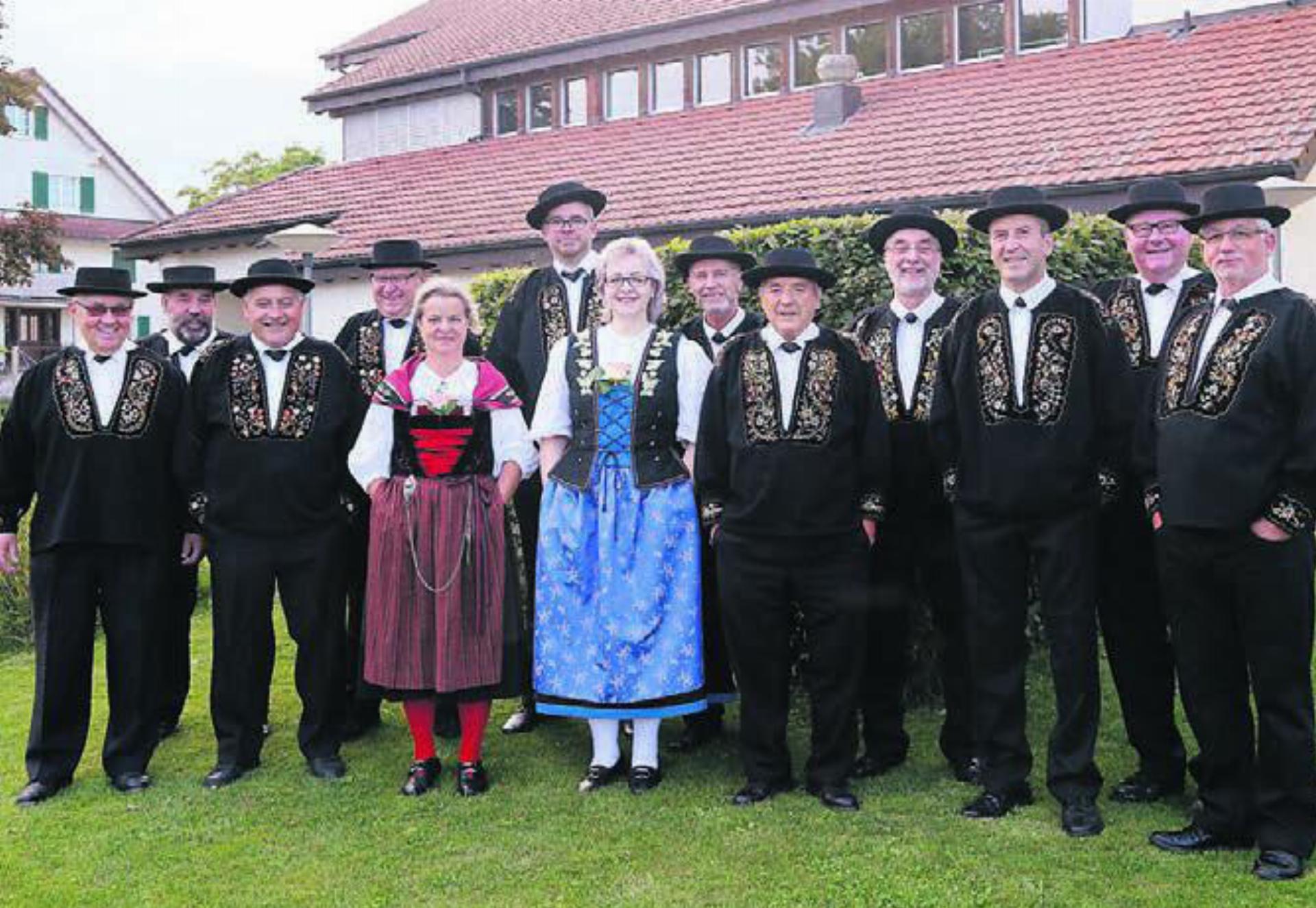 Die Jodlerinnen und Jodler des Jodelklubs Alpegruess üben fleissig Bild ...